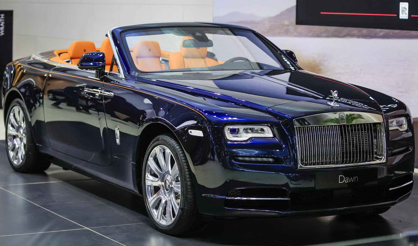 Rolls-Royce Brings Two New Special Editions To Dubai | Carscoops