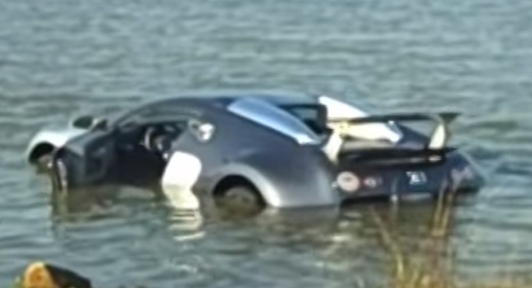Bugatti Veyron Crash In Lake