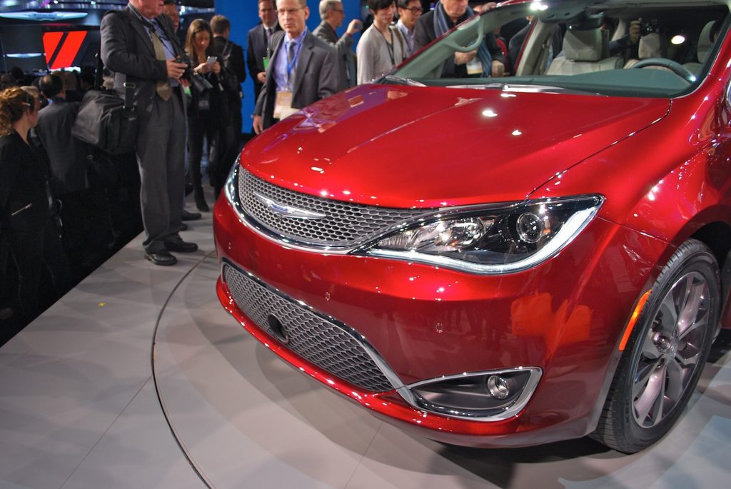 2017 Chrysler Pacifica Is The New Start For Minivans | Carscoops