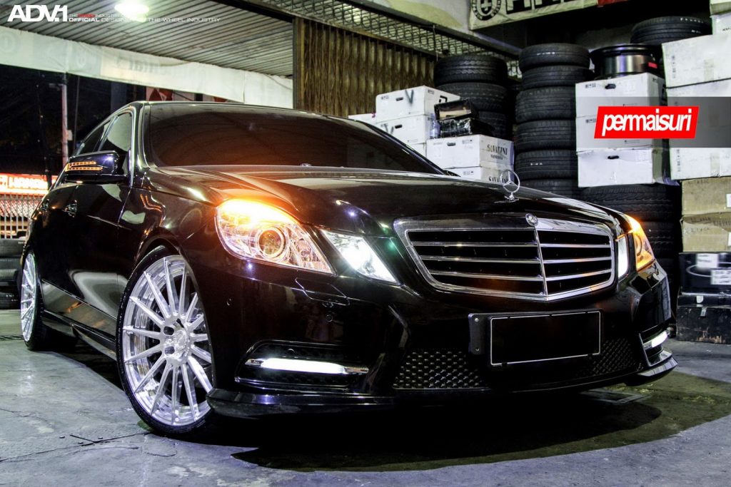 W212 Merc E-Class Returns To Pose On 20″ Rims | Carscoops