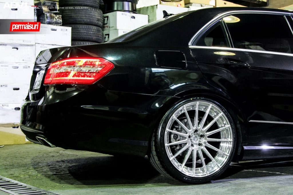 W212 Merc E-Class Returns To Pose On 20″ Rims | Carscoops