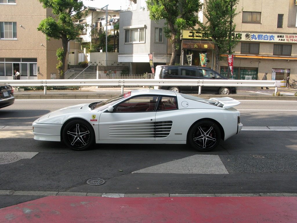 Hit Or Miss? Ferrari Testarossa Wears 19″ Wheels, Dubious Wing | Carscoops