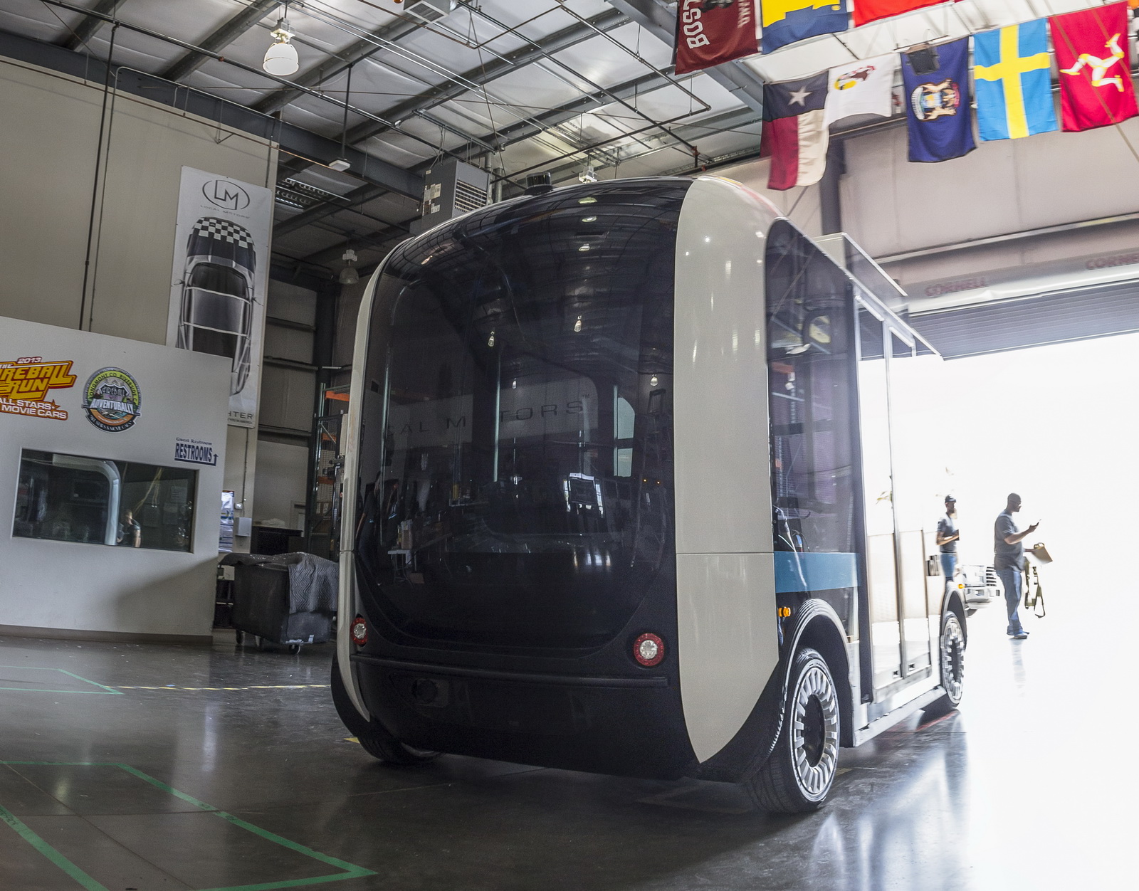 Local Motors Debuts Autonomous IBM Watson-Based Olli Bus [w/Video ...