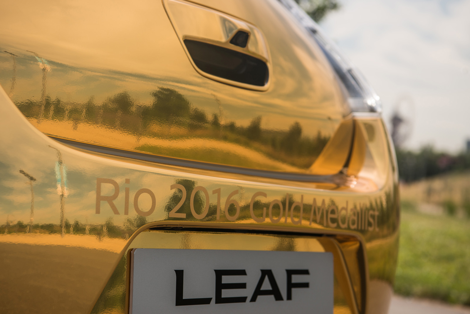 Gold Athlete Rewarded With Golden Nissan Leaf For Rio Success | Carscoops