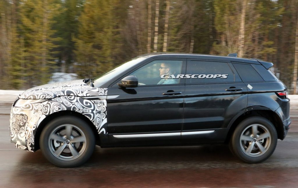 Second-Gen 2018 Range Rover Evoque Mule Keeps Its Secrets Hidden ...