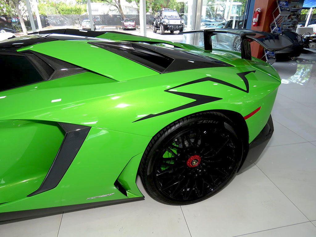 Out Of This World Verde Mantis Lamborghini Aventador SV Could Be Yours ...