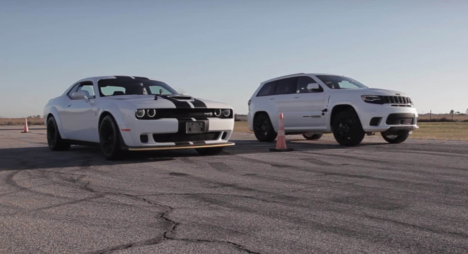 Jeep Grand Cherokee Trackhawk Wipes The Floor With Challenger Hellcat ...