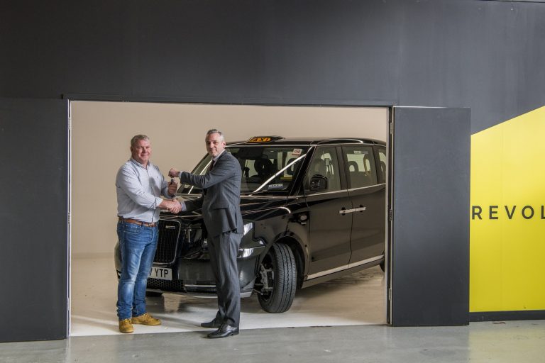 New Hybrid TX Black Cab Enters Service In London | Carscoops