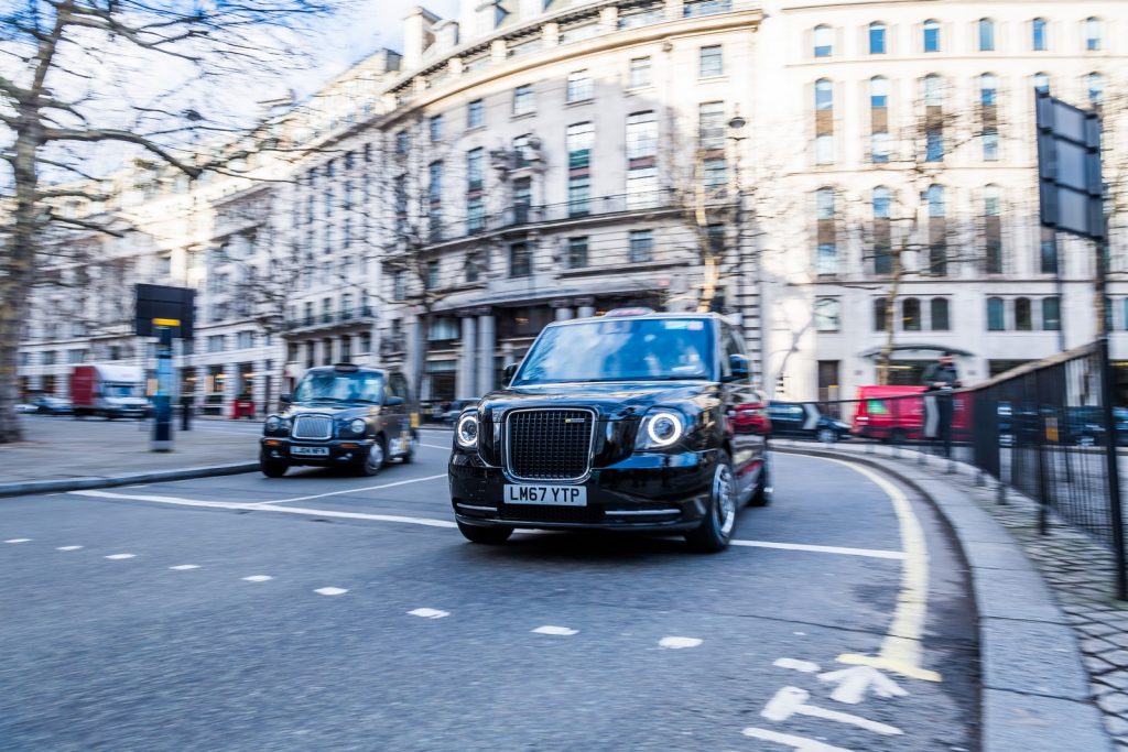 New Hybrid TX Black Cab Enters Service In London | Carscoops