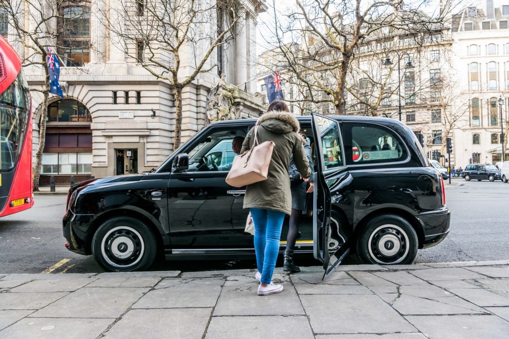 New Hybrid TX Black Cab Enters Service In London | Carscoops