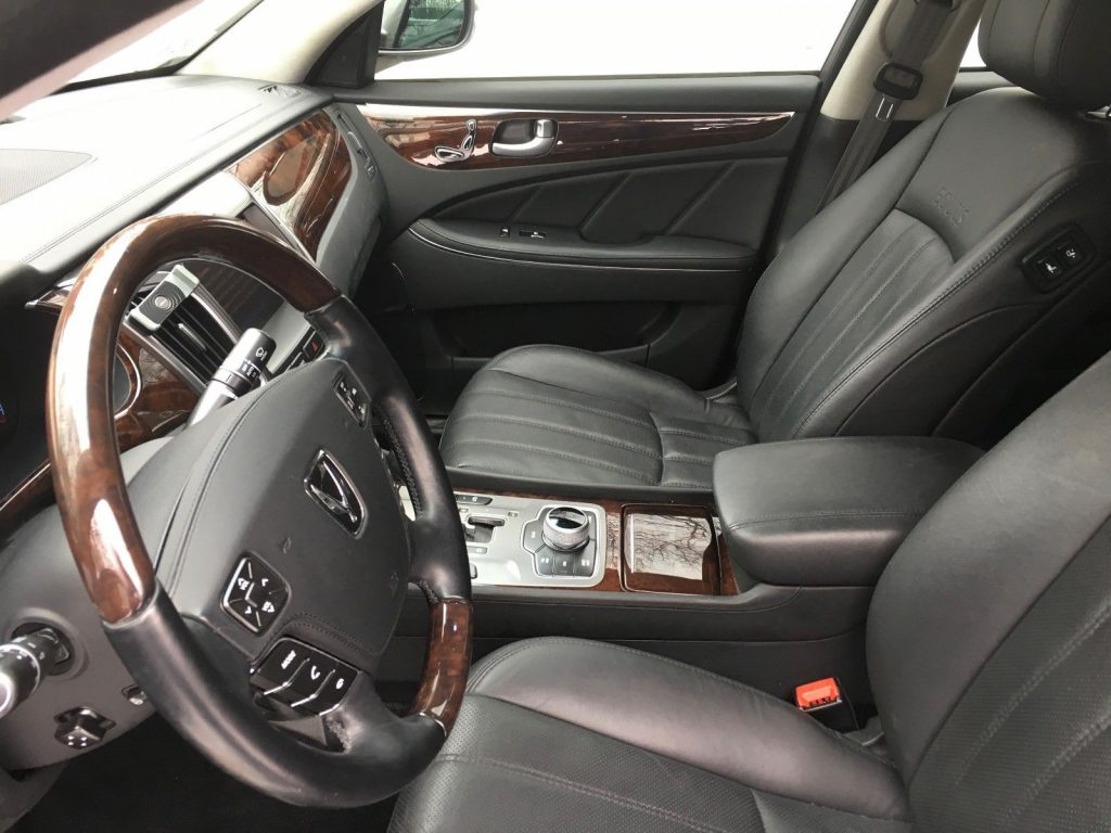 The Hyundai Equus Is Your Entry Ticket Into Luxury Executive Saloons ...