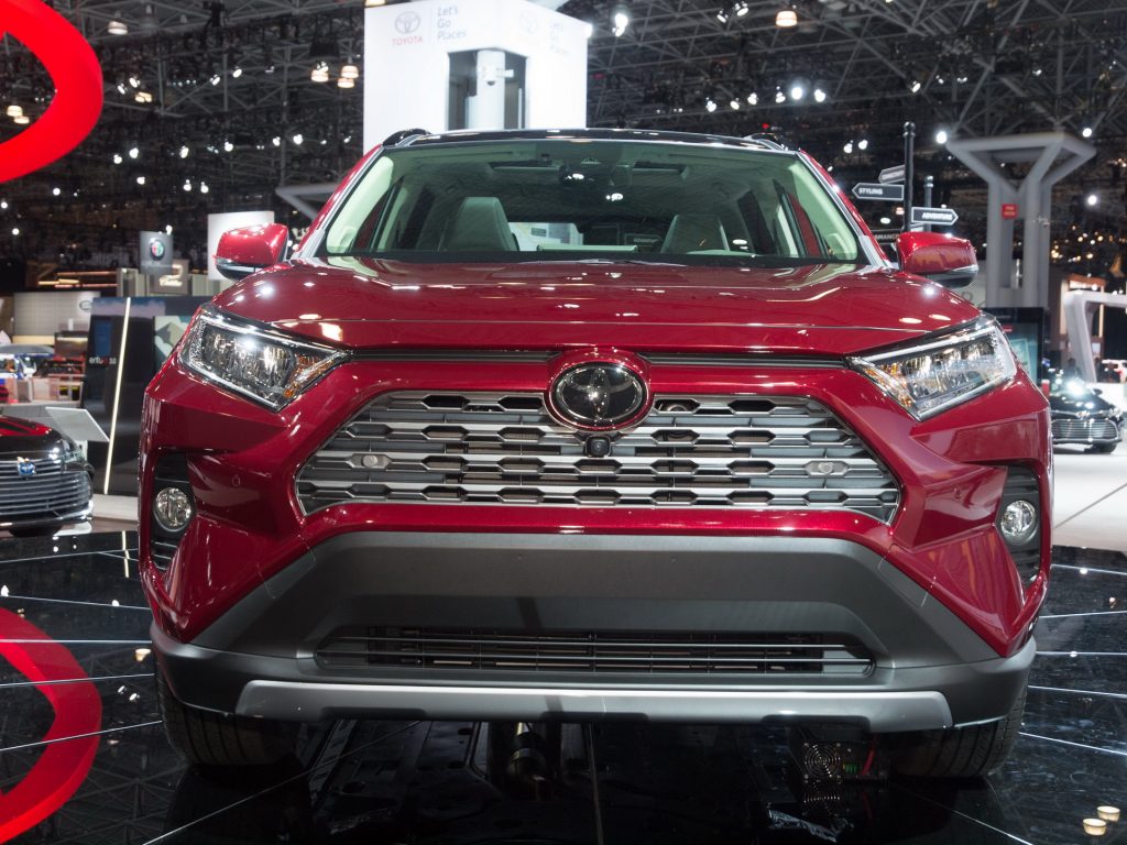 2019 Toyota RAV4 Debuts With A More Appealing Robust Design (Photos ...
