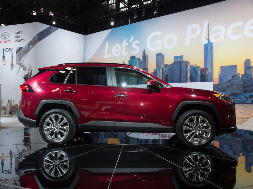 2019 Toyota RAV4 Debuts With A More Appealing Robust Design (Photos ...
