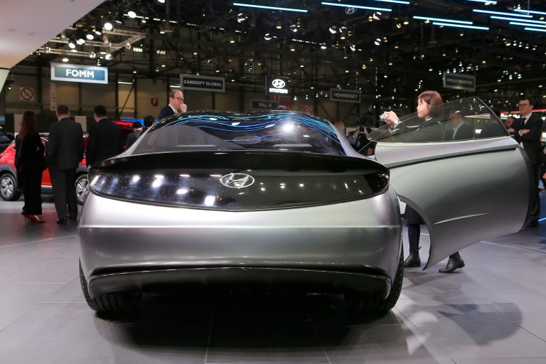 Hyundai Le Fil Rouge Concept Brings Mathematical Perfection To Geneva ...