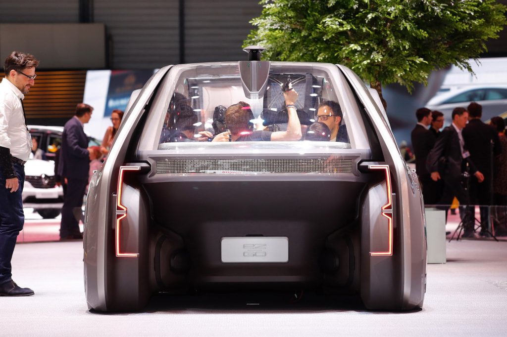 Renault EZ-GO Concept Wants To Autonomously Shuttle You And Your ...