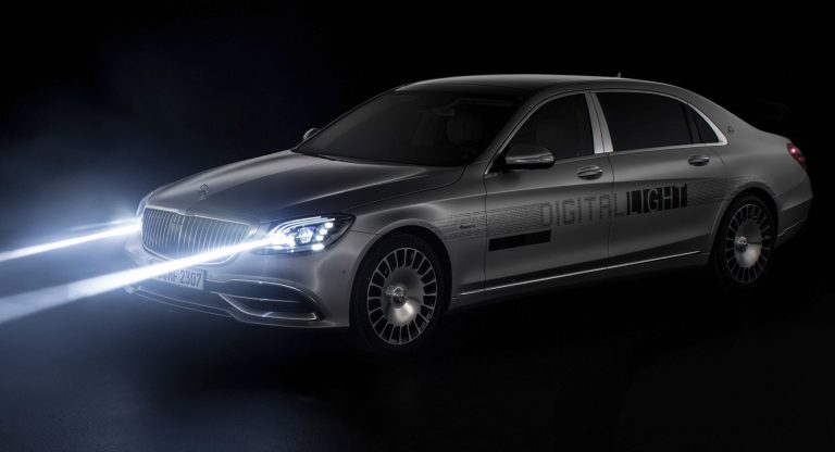 Maybach S-Class Packs Over A Million Pixels Into Its New Digital ...