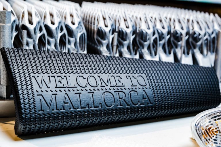 BMW Previews Its New Digital Instrument Cluster And Infotainment System ...