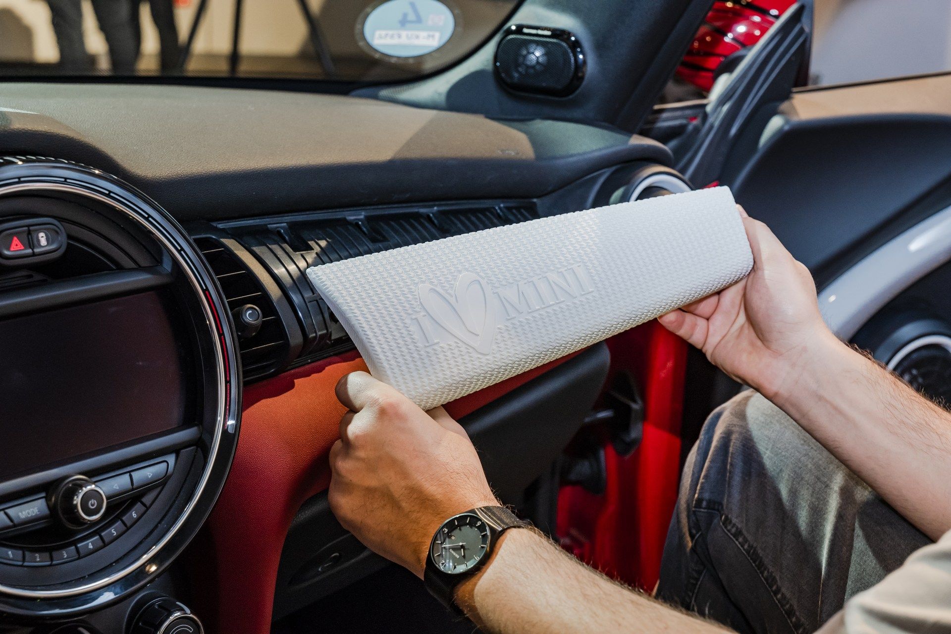 BMW Previews Its New Digital Instrument Cluster And Infotainment System ...