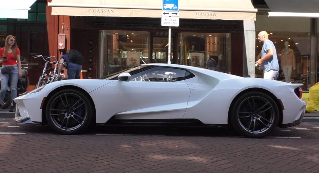 New Ford GT Hits The Road In Amsterdam, Instantly Draws A Crowd | Carscoops