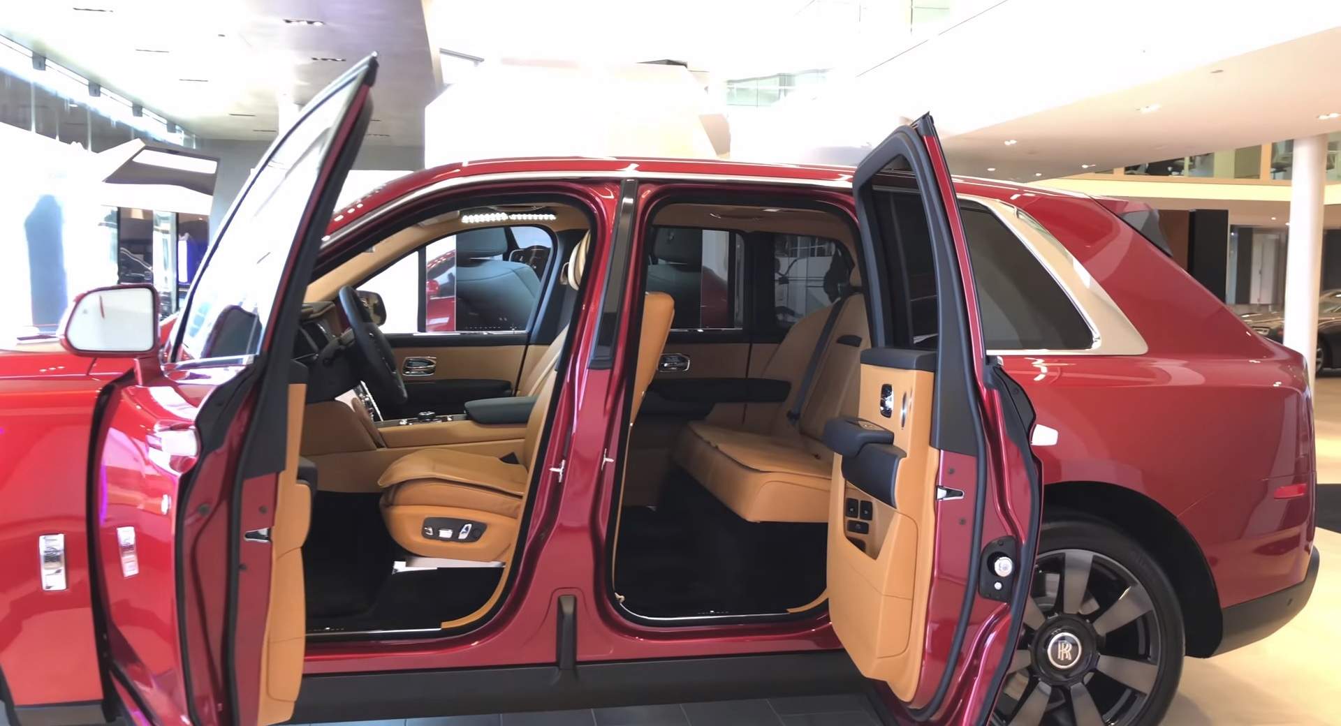 Discover The Rolls-Royce Cullinan’s Details In A 4K Video Walkaround ...