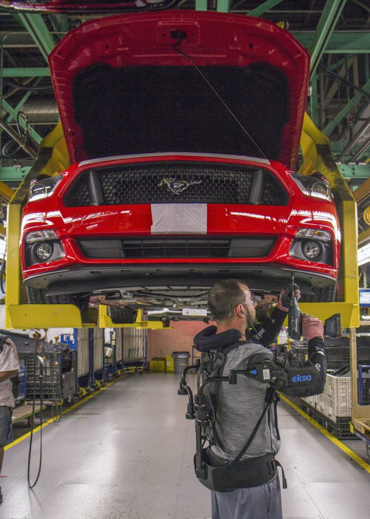 Ford Factory Workers Reduce Fatigue With Wearable Exoskeleton Vest ...
