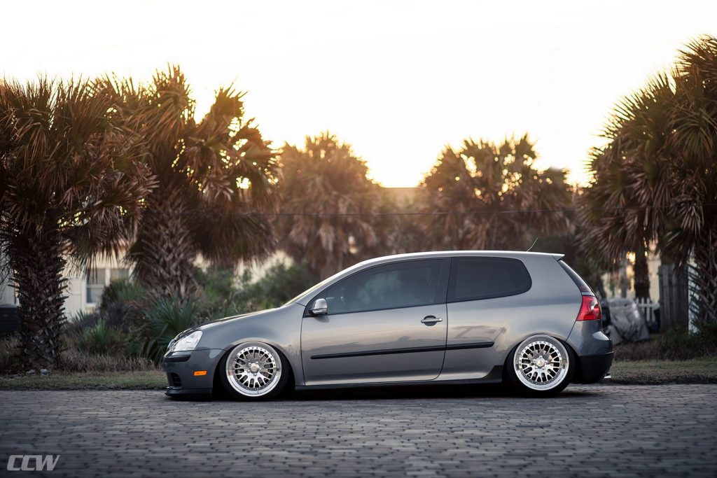 Slammed VW Golf Mk5 On Custom Wheels Just Doesn’t Work | Carscoops