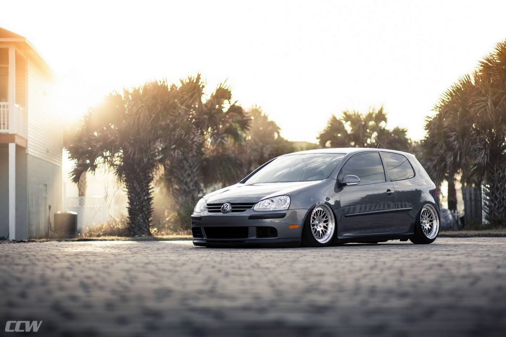 Slammed VW Golf Mk5 On Custom Wheels Just Doesn’t Work | Carscoops