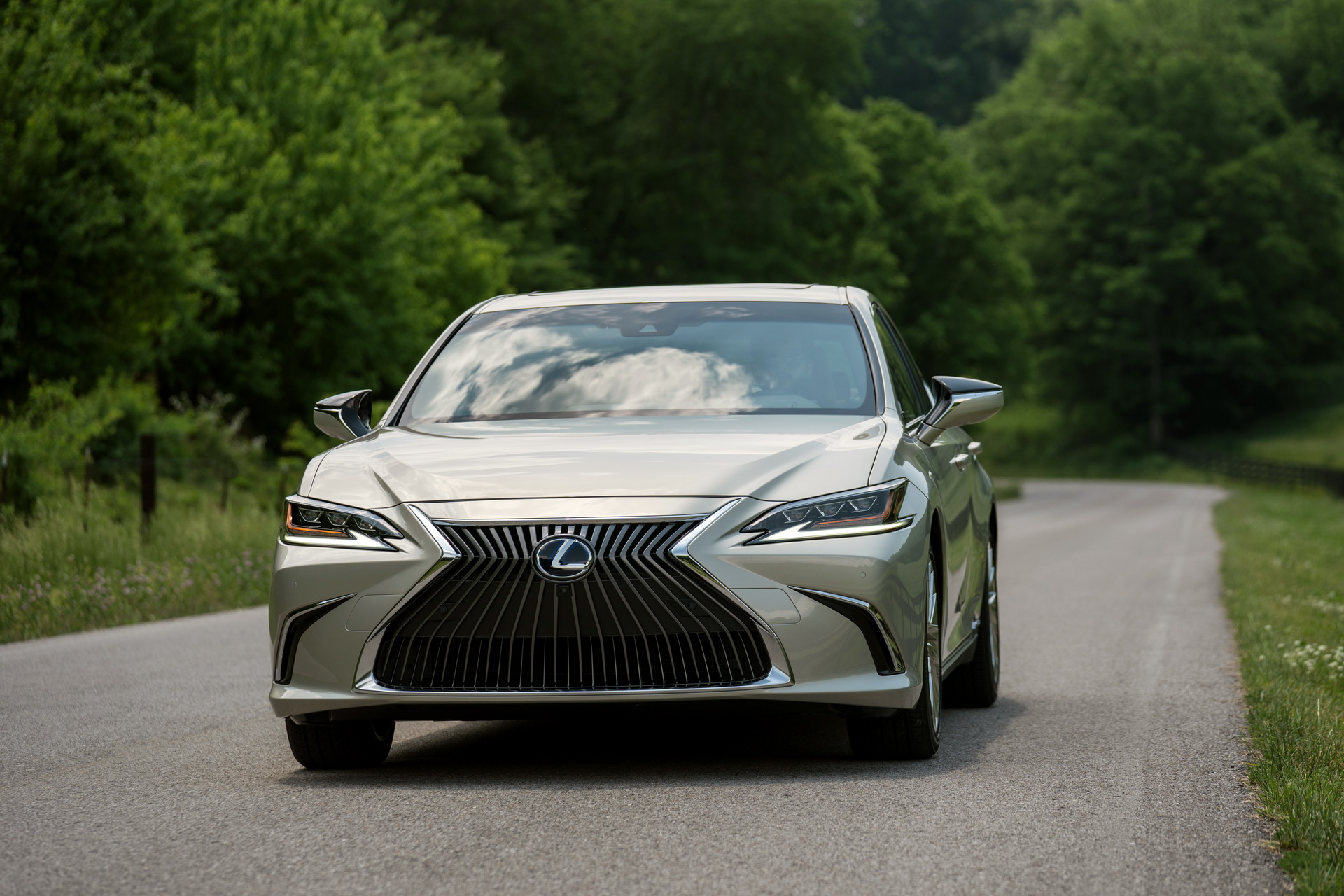 Lexus ES Priced From £35,150 In The UK, Orders Open This October ...