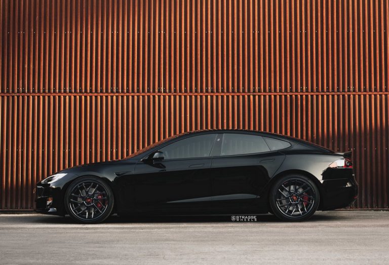 Tesla Model S P100D Charges Toward The Dark Side On 21-Inch Strasse ...