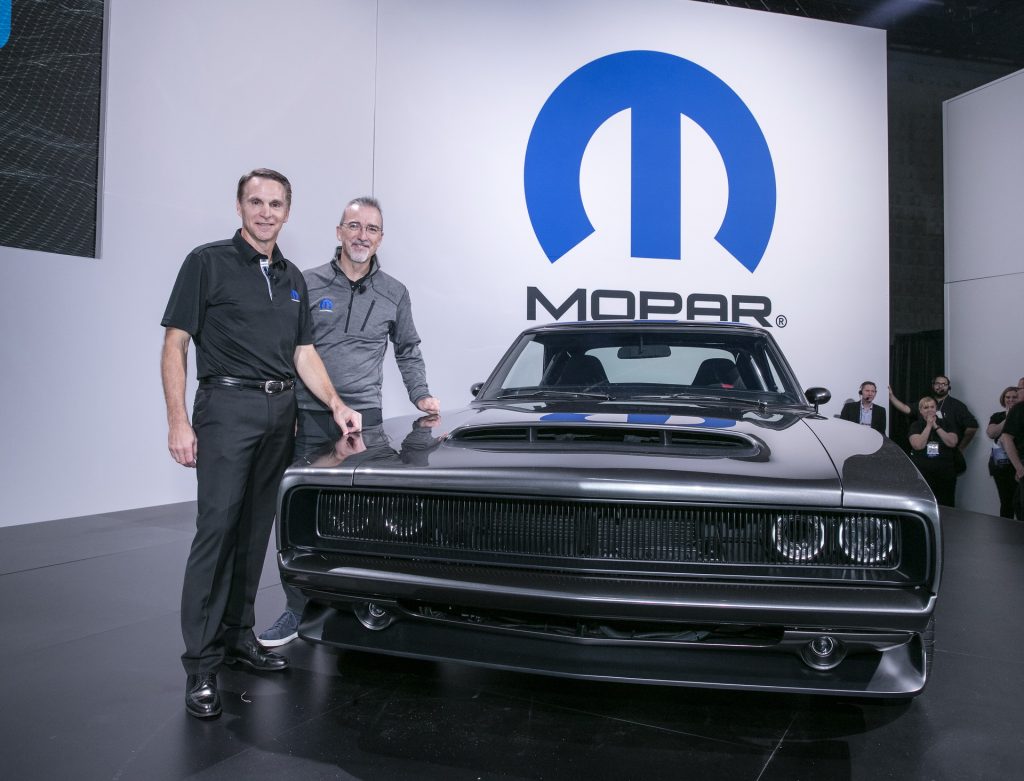 New 1,000 HP Dodge ‘Hellephant’ Crate Engine Roars In 1968 Charger ...