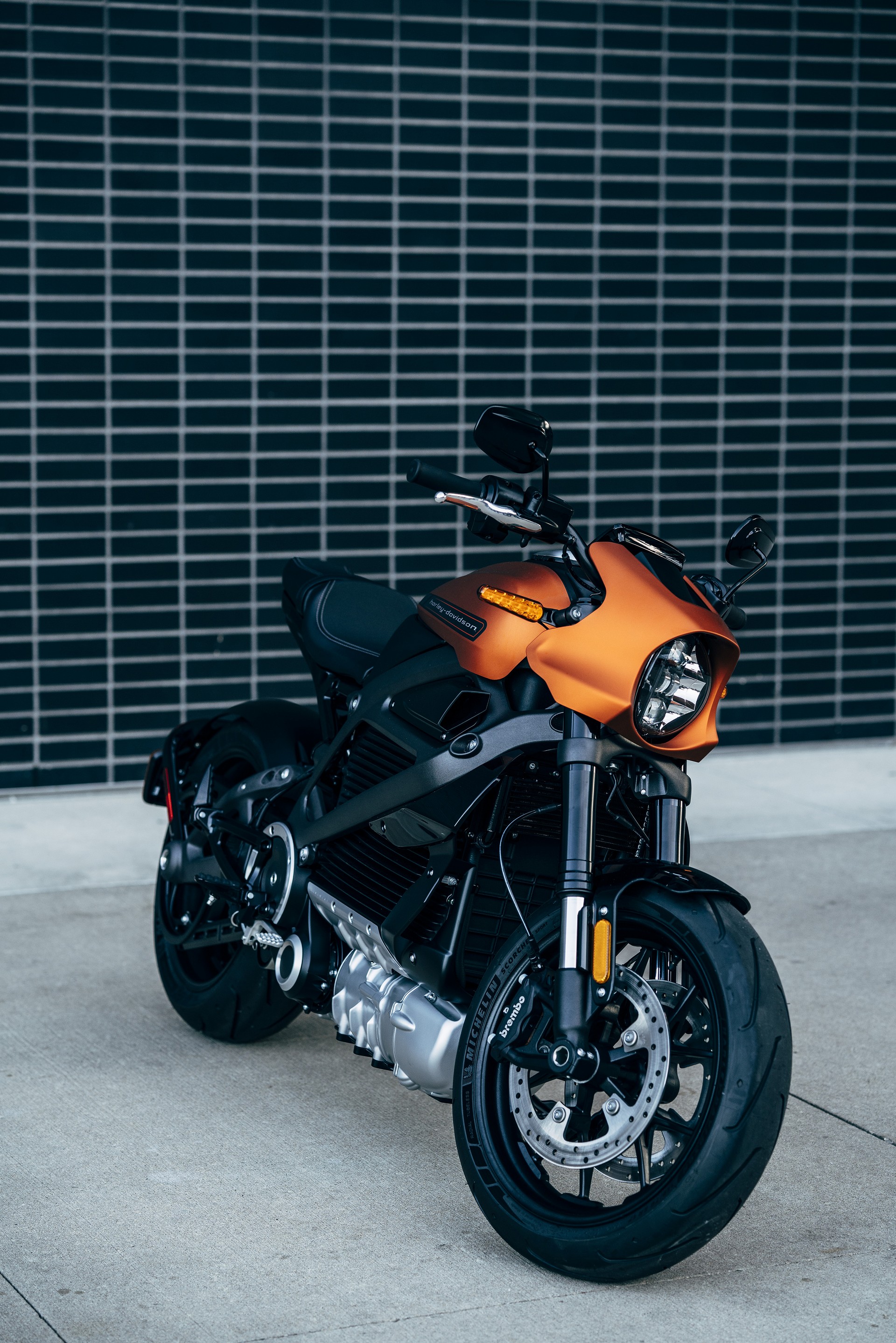 Harley-Davidson’s Electric LiveWire Bike Has 110 Mile Range, Costs ...
