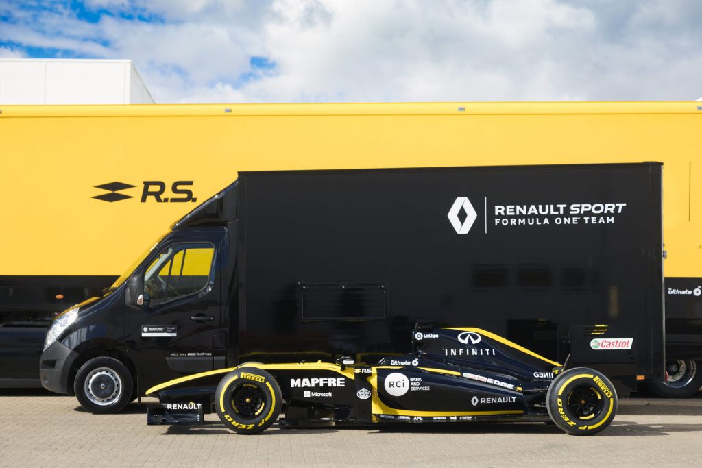 When It’s In A Hurry, Renault Transports Its F1 Cars Using A Mid-Size ...