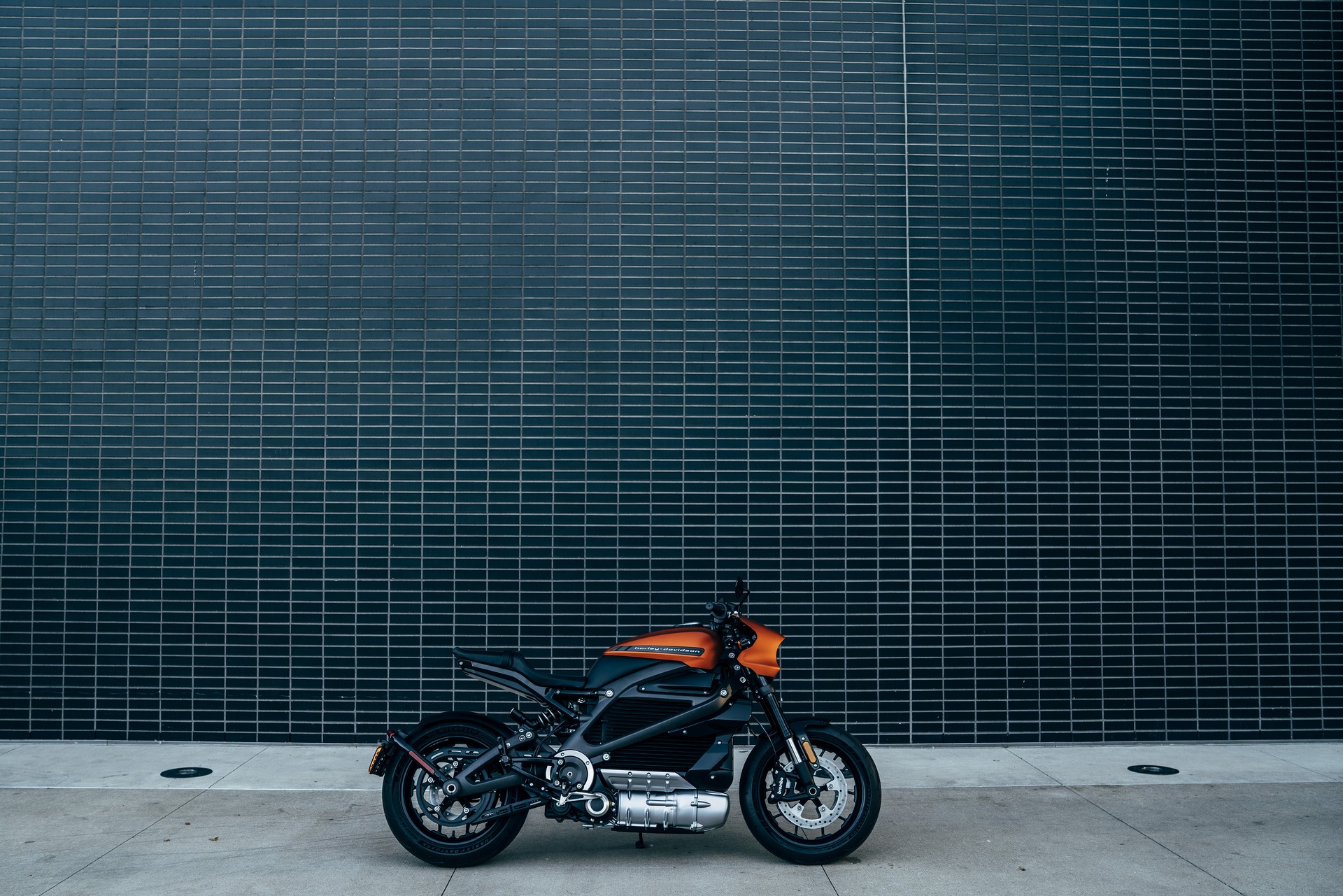 Harley-Davidson’s Electric LiveWire Bike Has 110 Mile Range, Costs ...