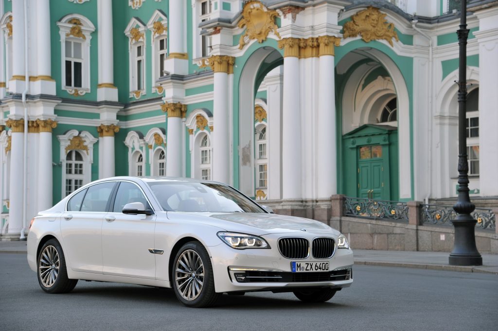 5 Reasons To Buy A Used, Previous Gen BMW 7-Series Instead Of A Civic ...
