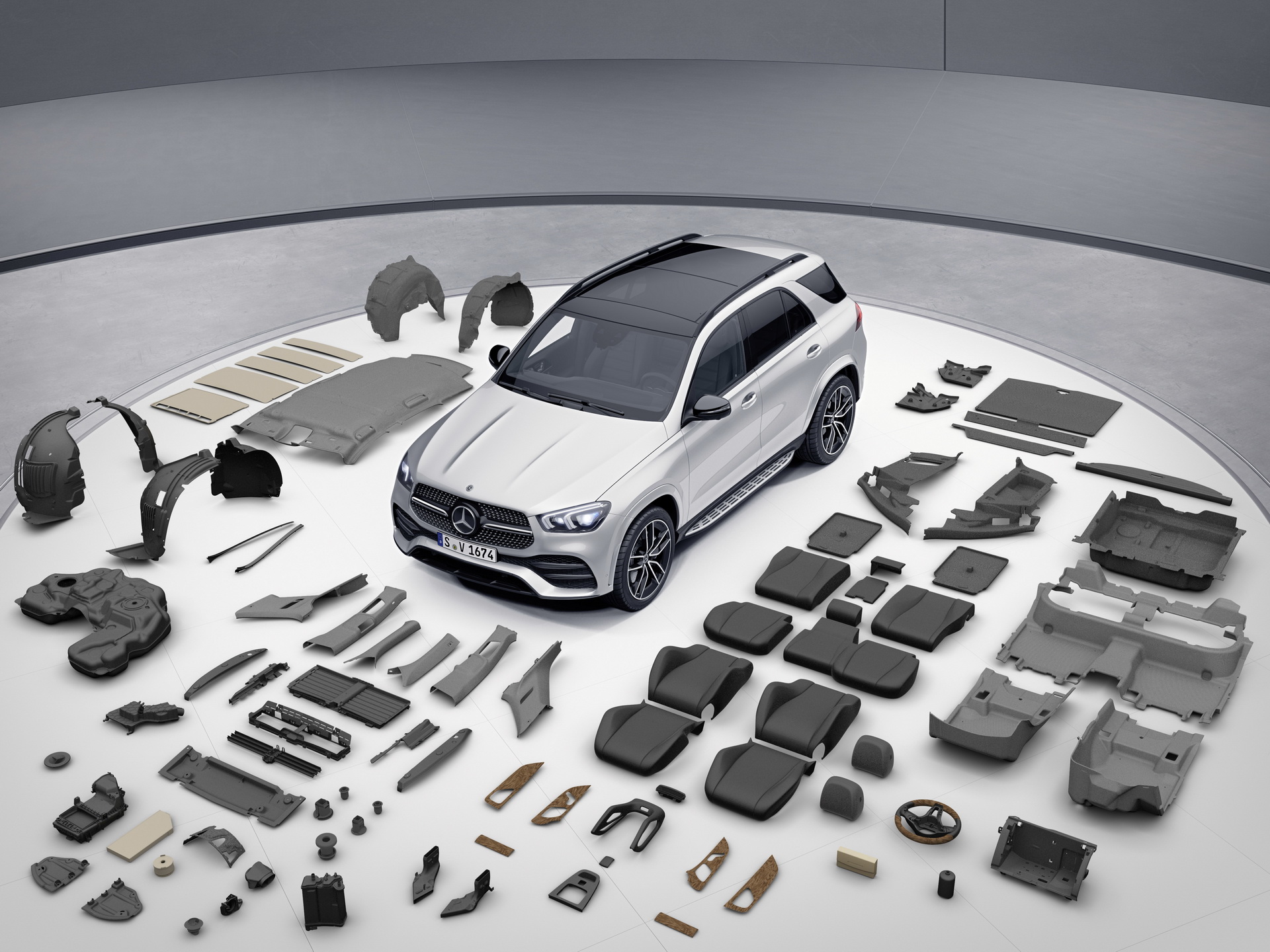 2019 Mercedes GLE Detailed: More Tech, More Space, More Everything ...