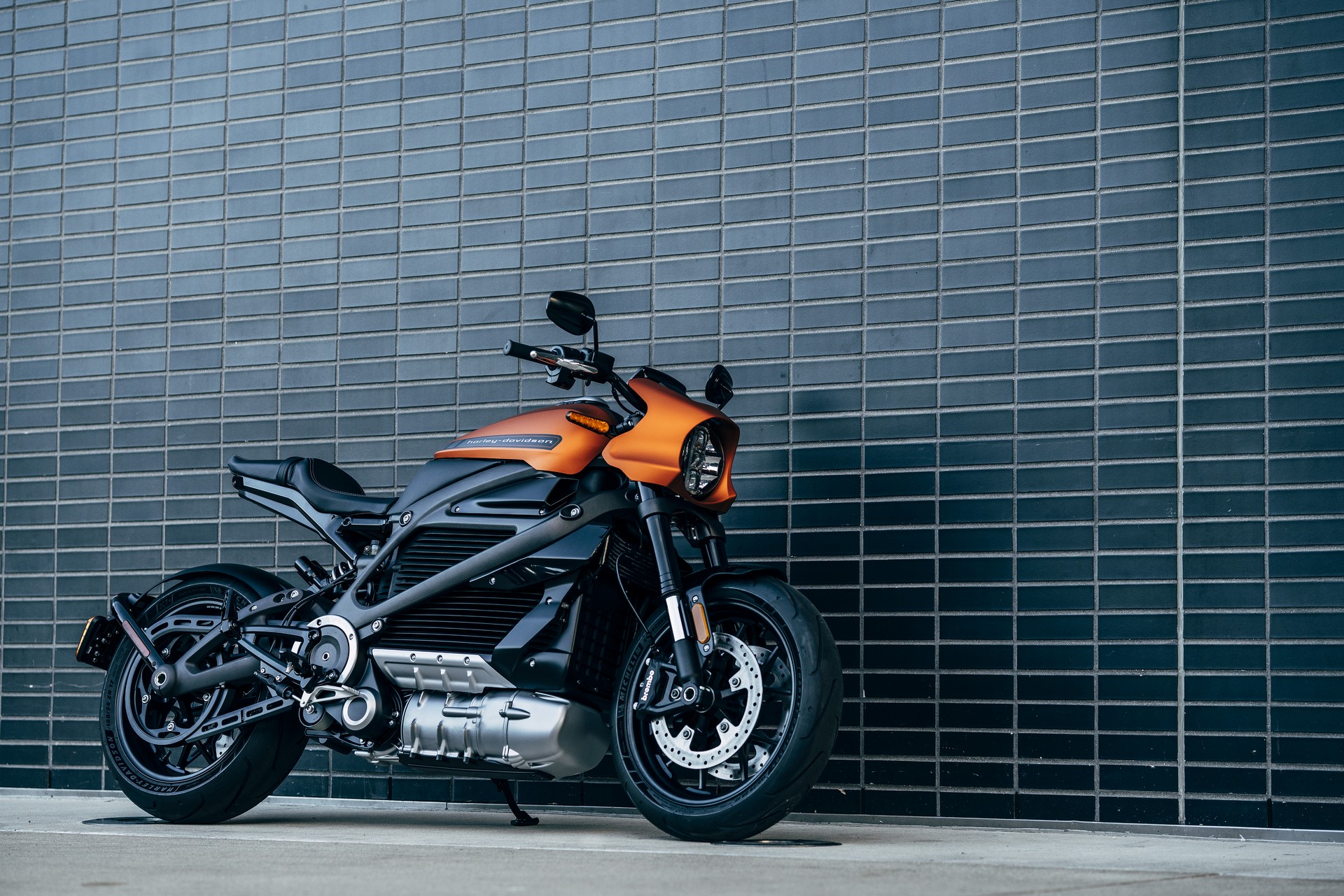 Harley-Davidson’s Electric LiveWire Bike Has 110 Mile Range, Costs ...