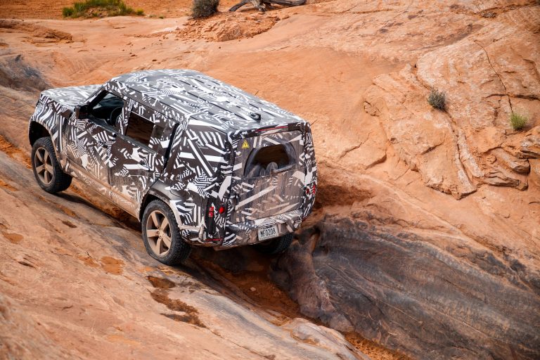2020 Land Rover Defender Reborn As A Modern 4×4 With Advanced Tech ...