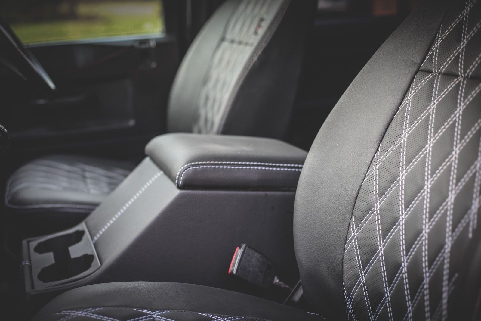 Be Like 007 In This $60,000 Land Rover Defender ‘Spectre’ Replica ...