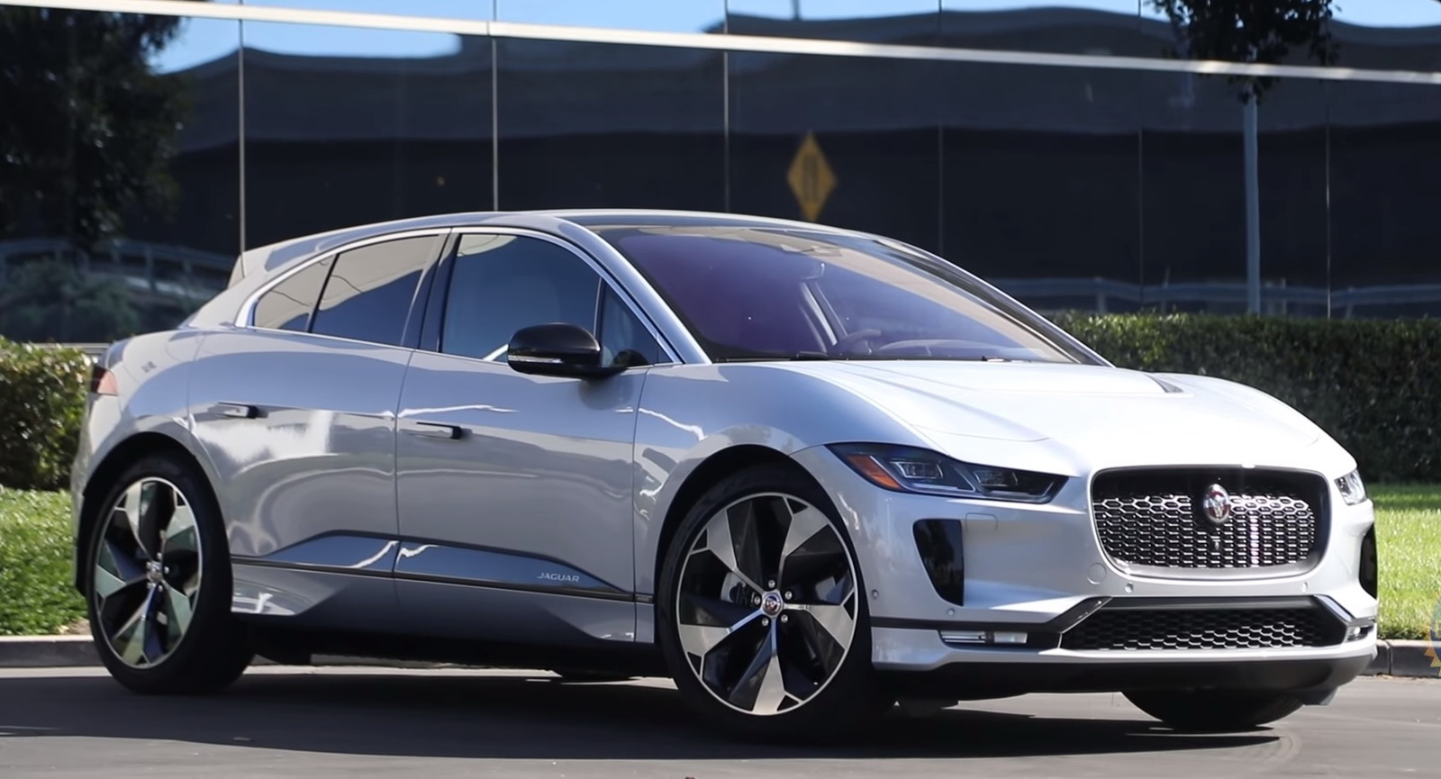 2019 Jaguar I-Pace Brings Tons Of Character Into The EV Segment | Carscoops