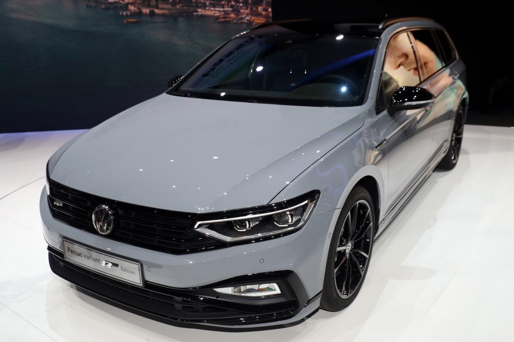 2020 VW Passat Variant R-Line Edition Is Inconspicuous In A Good Way ...