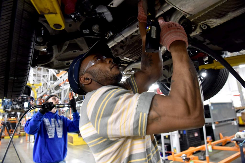 Ford Investing $1 Billion In Chicago Plants To Build Three New SUVs ...