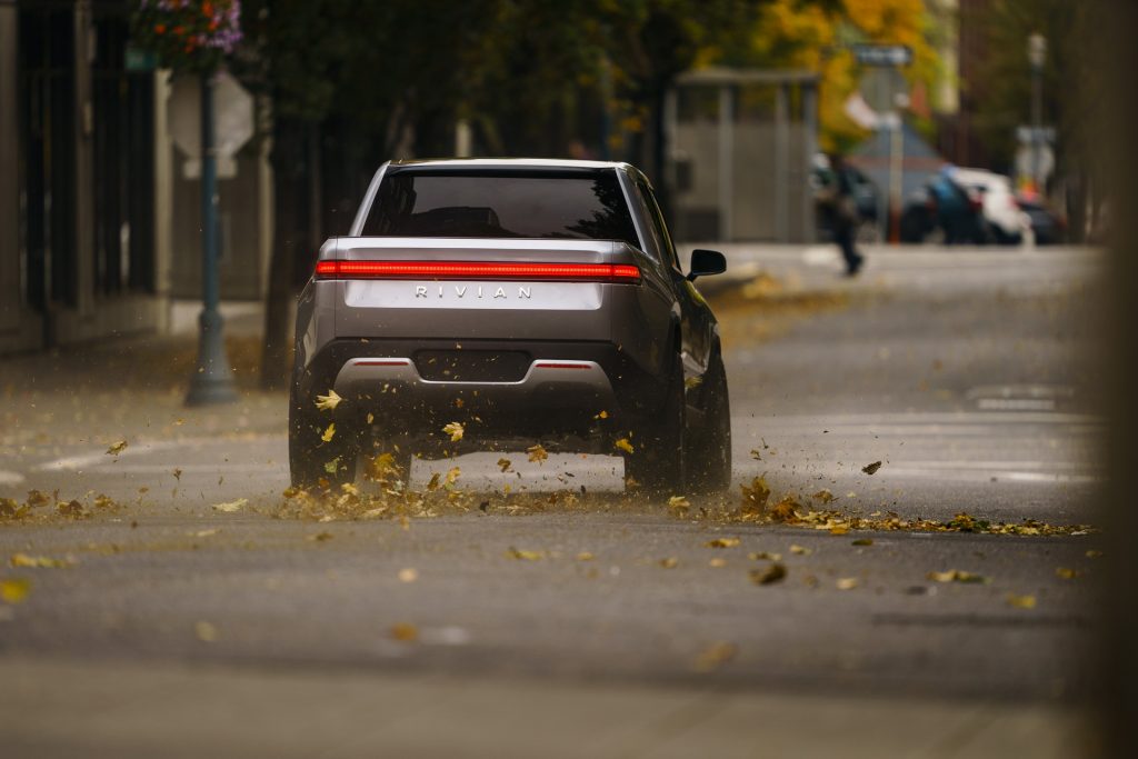 The Rivian R1T Will Have A Tank Turn Feature And Spin On The Spot ...