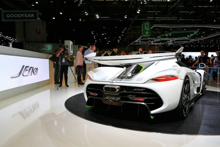 Christian von Koenigsegg Details The Jesko’s Innovative ‘Light Speed ...