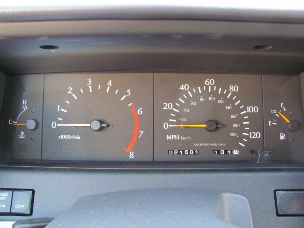 Relive The ‘90s In This Barely-Driven Infiniti M30 Convertible | Carscoops