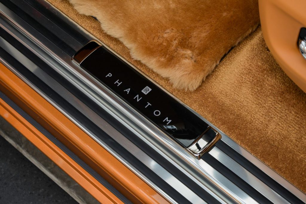 Rolls-Royce Phantom EWB With Privacy Suite Is The Majestic Way To ...