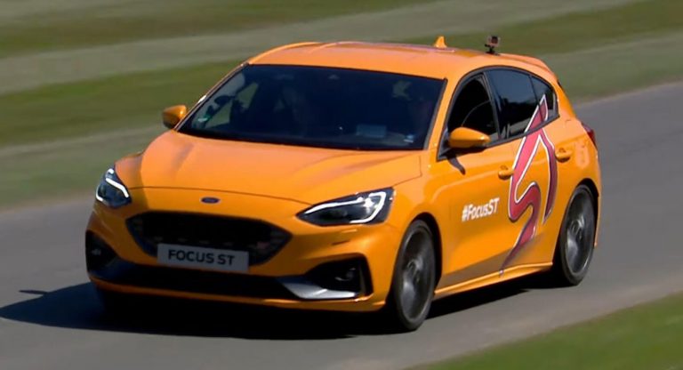 New Ford Focus ST Enjoys The Game Of Fast Driving | Carscoops