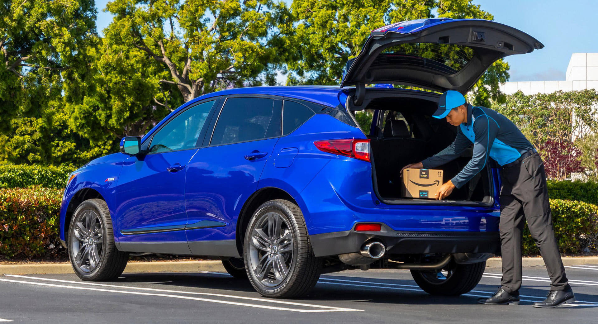 You Can Now Have Amazon Deliver Your Packages Inside Your New Acura RDX ...