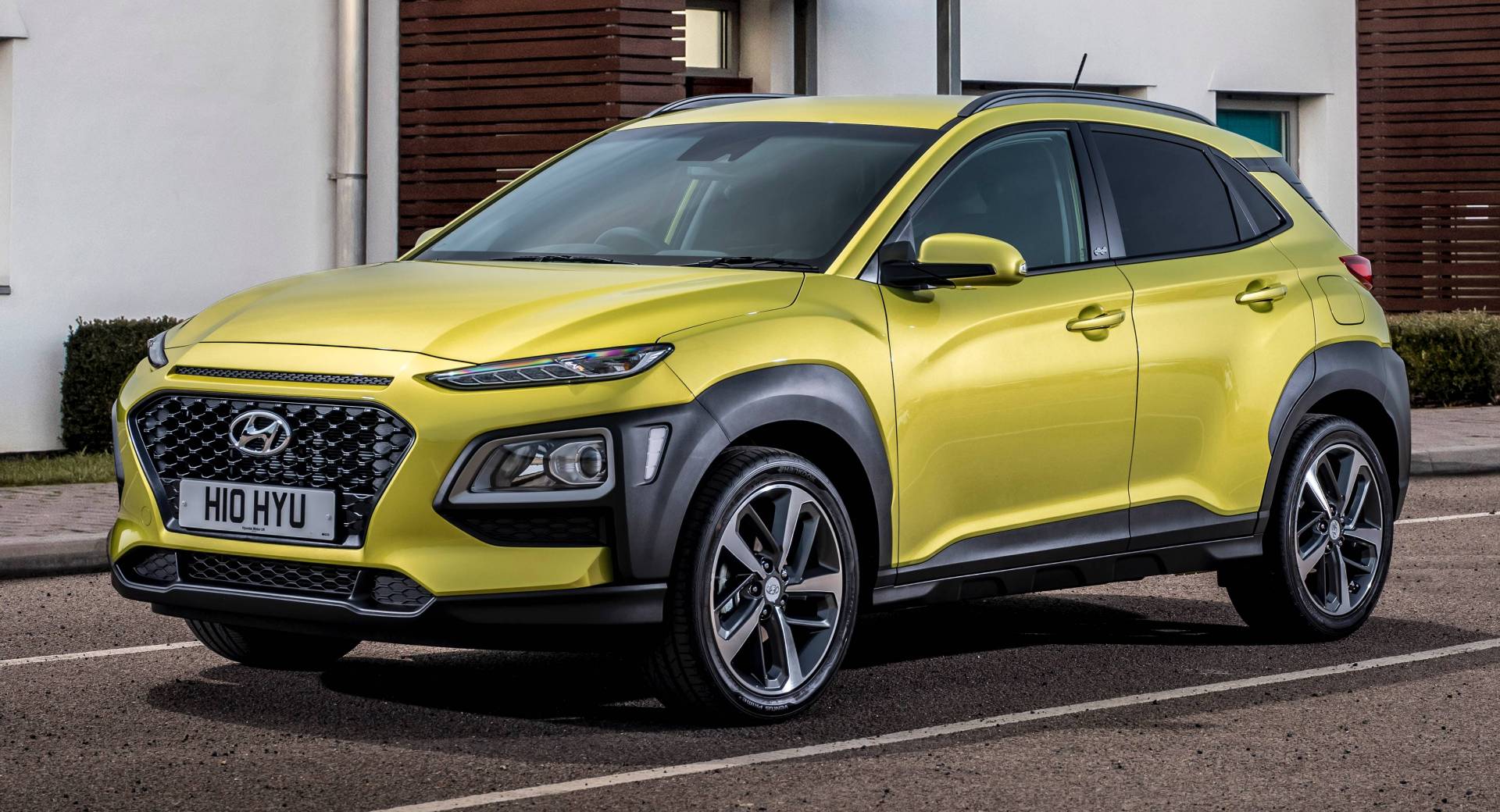 Hyundai UK Releases 18 355 Kona Play High Spec Model Carscoops Hyundai UK Releases 18 355 Kona Play High Spec Model Carscoops
