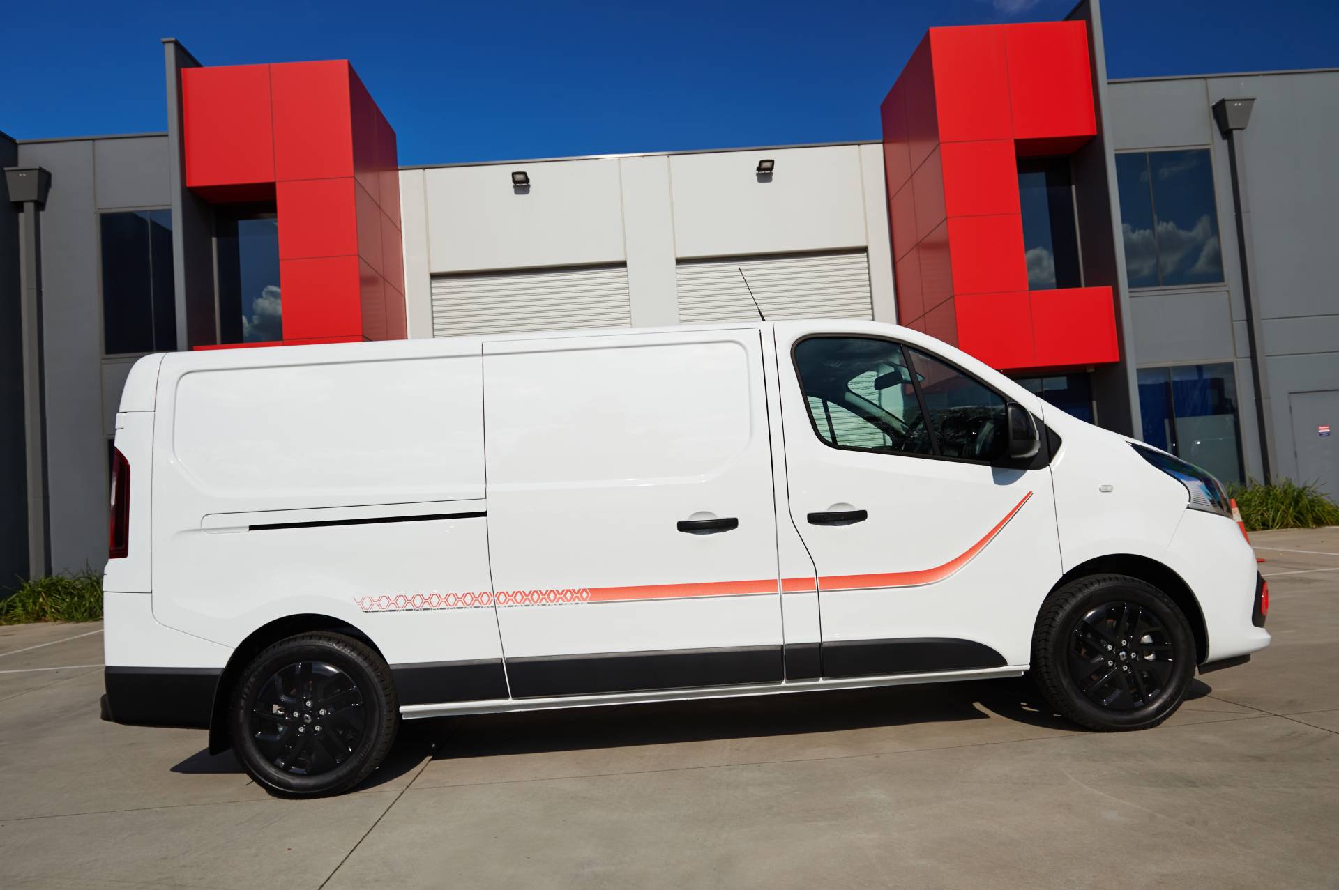 Renault Trafic Formula Edition Returns To Australia, Packs Megane RS ...