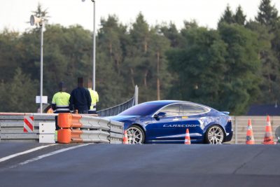 Tesla’s Super-Fast Model S Prototype Shows Its Gutted Interior In New ...